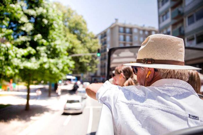 How to Become a Tour Guide - StarTrackTours